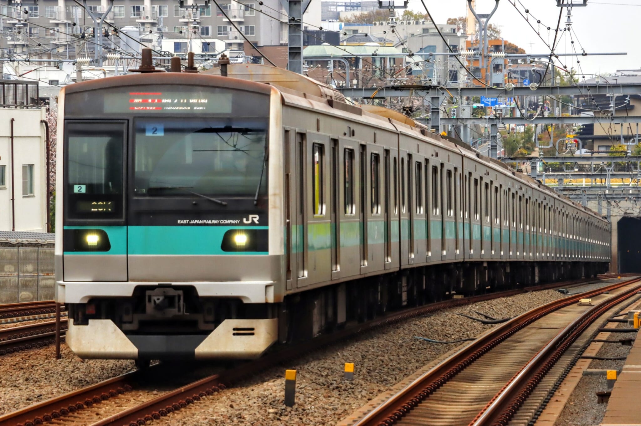 E233系2000番台と小田急4000形のワンマン改造数が2本ずつ少ない謎 – Kumoyuni45